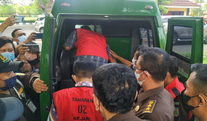 Kejari Kota Cirebon Tahan Dua Tersangka Kasus Riol – citrust.id Kejari Kota Cirebon Tahan Dua Tersangka Kasus Riol – citrust.id